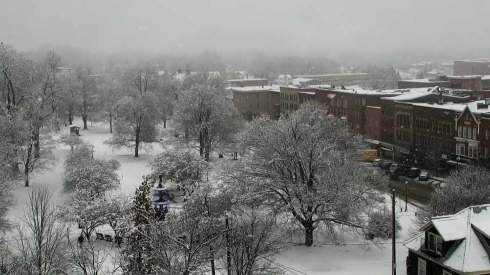 Wet, heavy snow makes for messy morning commute in New York, Vermont