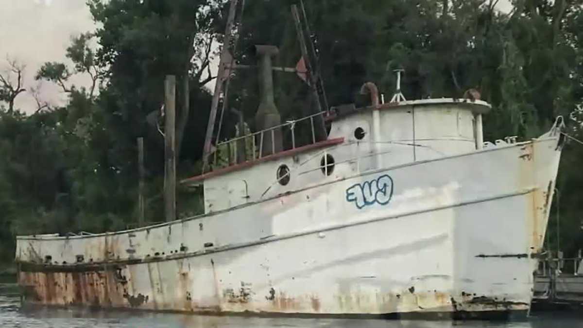 Abandoned ship breaks loose, barrels down Sacramento River