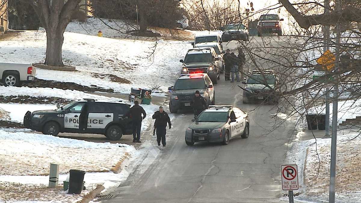 Police standoff: Man barricades himself inside home after holding woman ...