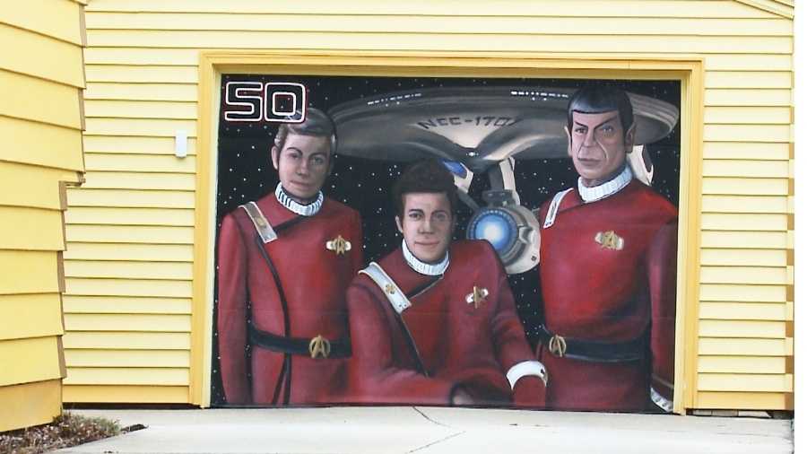 Milwaukee's Star Trek-painted garage gets Shatner's attention