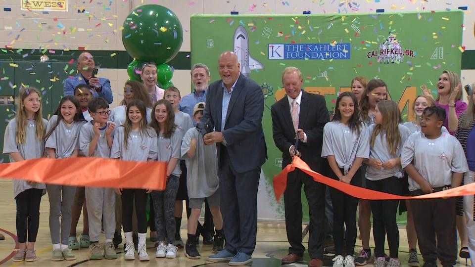 Cal Ripken Jr. helps open school's new STEM center