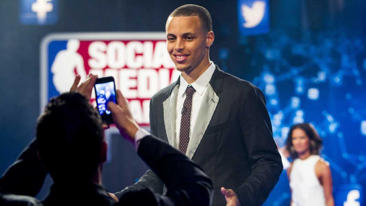 Report: Curry agrees to $200 million Warriors deal