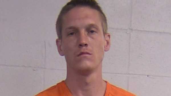 Man arrested after officer injured chasing him in Okolona