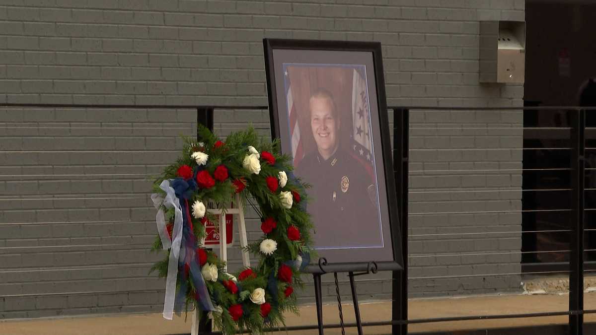 Fayetteville PD remembers Officer Stephen Carr on anniversary of his death