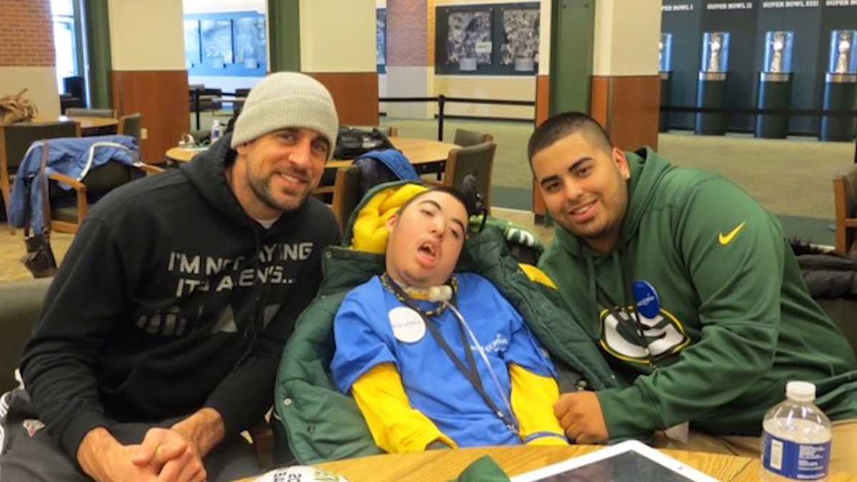 Packers, Make-A-Wish Foundation give life-long fan dream weekend
