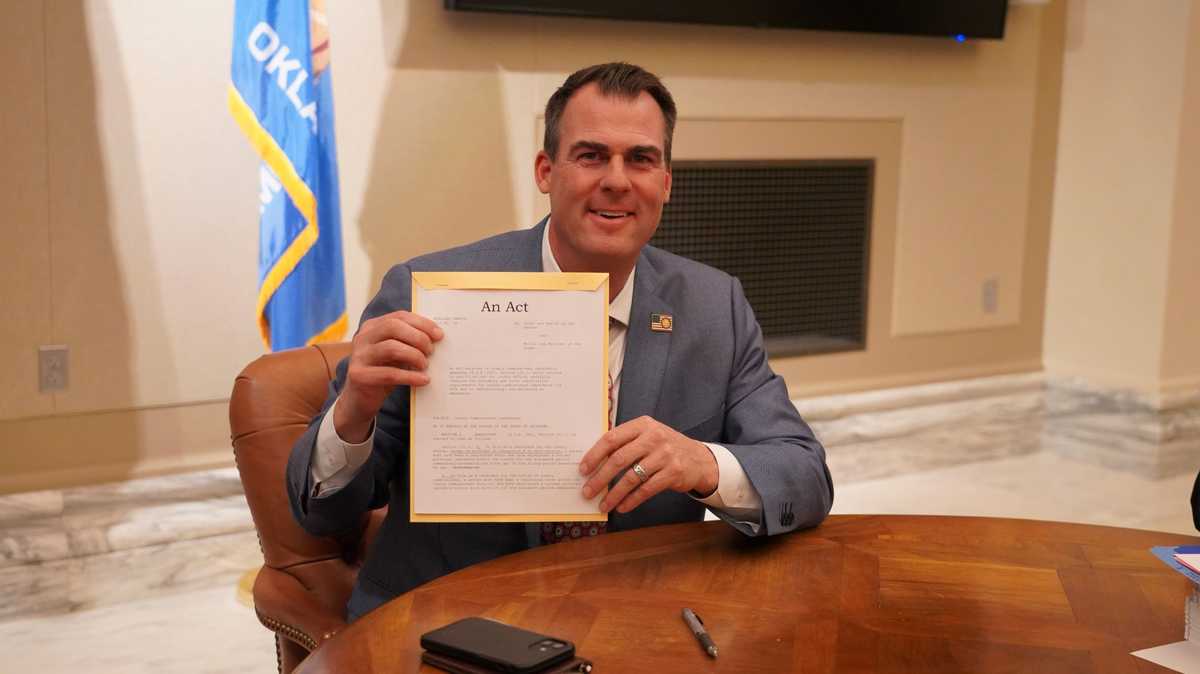 Gov. Stitt signs Oklahoma redistricting maps into law