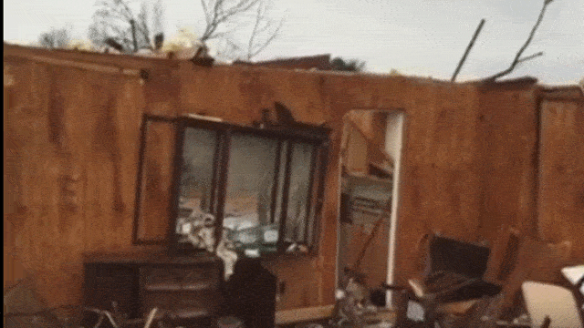 Tornado hits Smith and Simpson counties