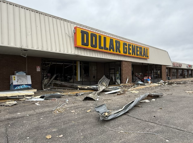 Iowa weather: See damage in Storm Lake after overnight storm; thousands ...