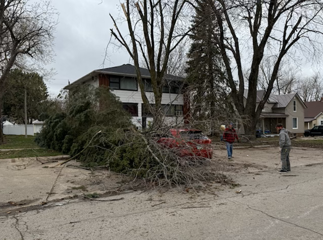 Iowa weather: See damage in Storm Lake after overnight storm; thousands ...