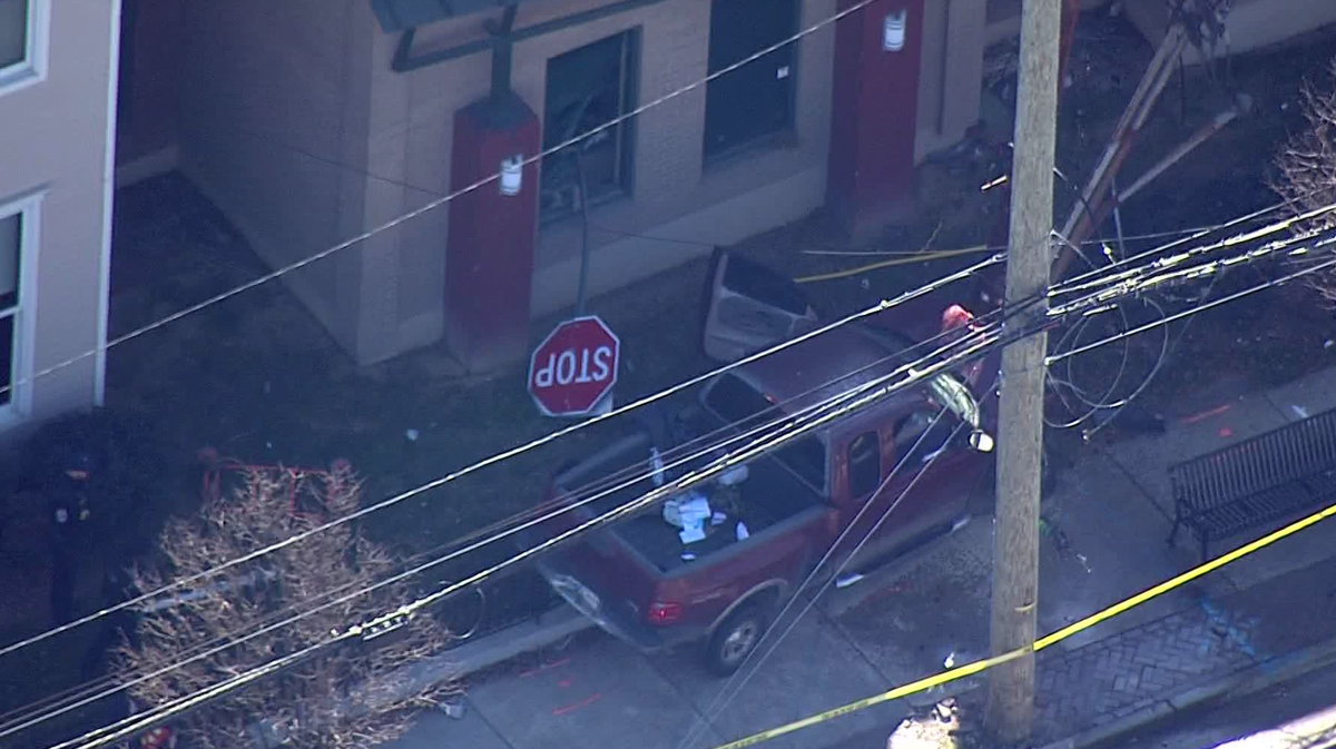 3 carjacking suspects crash in Butchertown after chase with LMPD officers