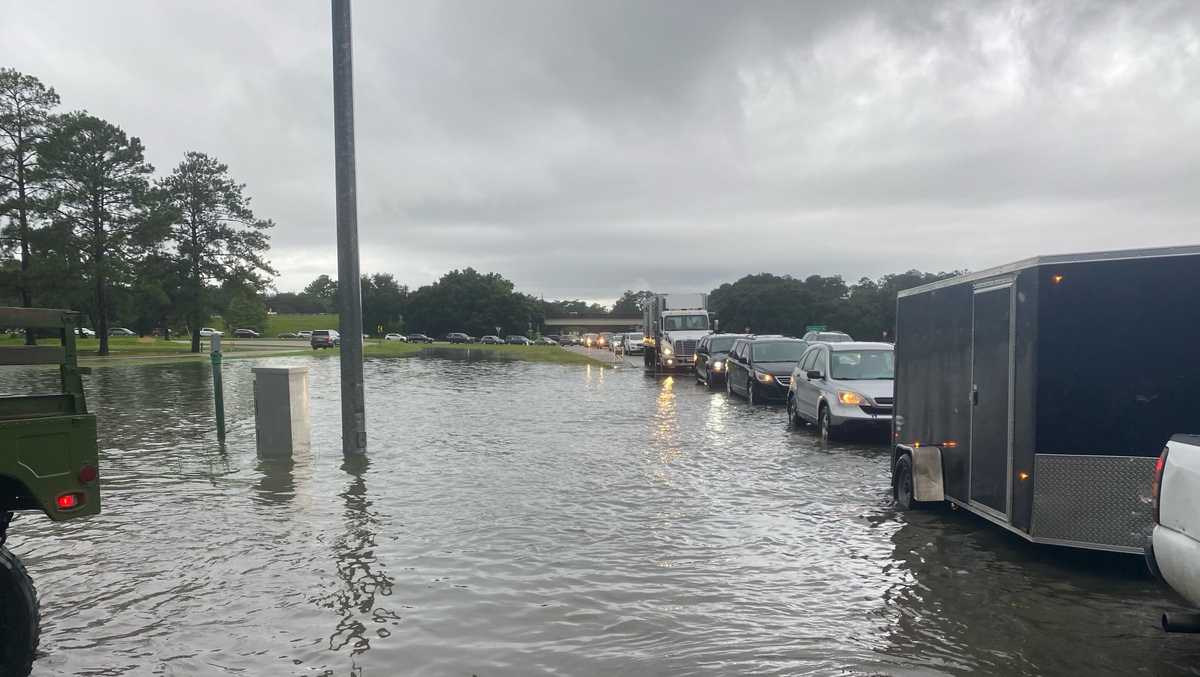 Mandeville motorists stranded, evacuation requested at apartment ...
