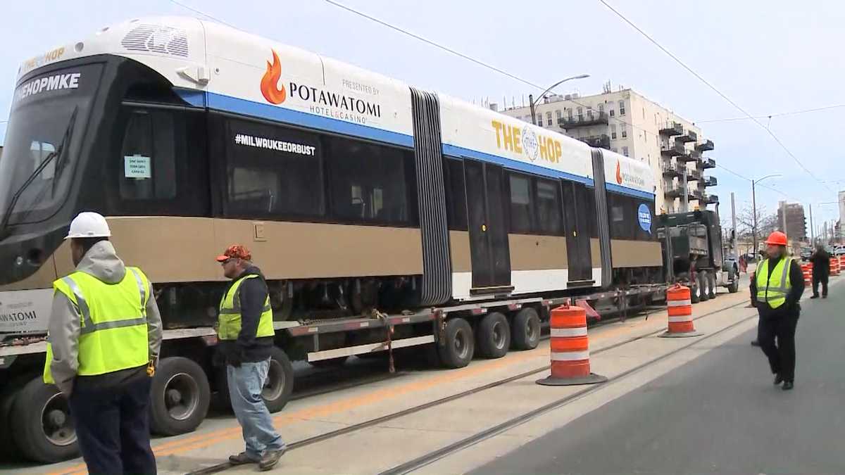 Leaders celebrate delivery of Milwaukee's first 'The Hop' streetcar