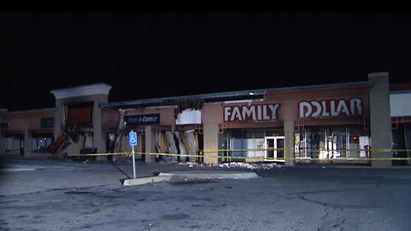 Strip mall fire destroys 2 Hamilton businesses