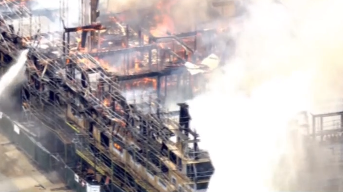 Large structure fire burning in Santa Clara