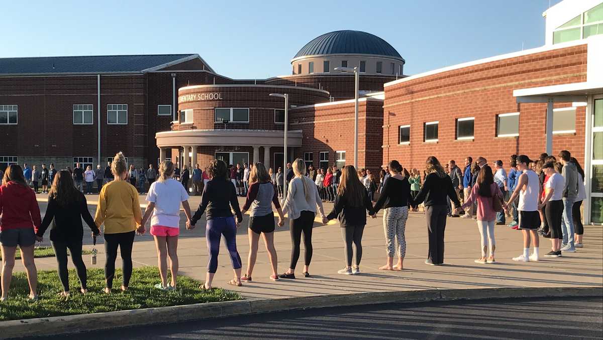 Monroe students, school leaders pray for prom night crash victims