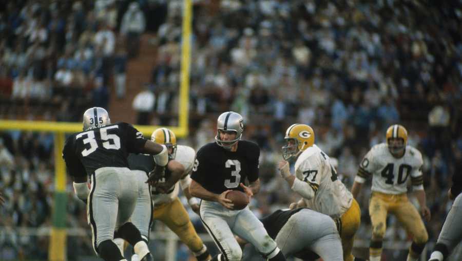 PHOTOS: Iconic shots of Super Bowls through the years