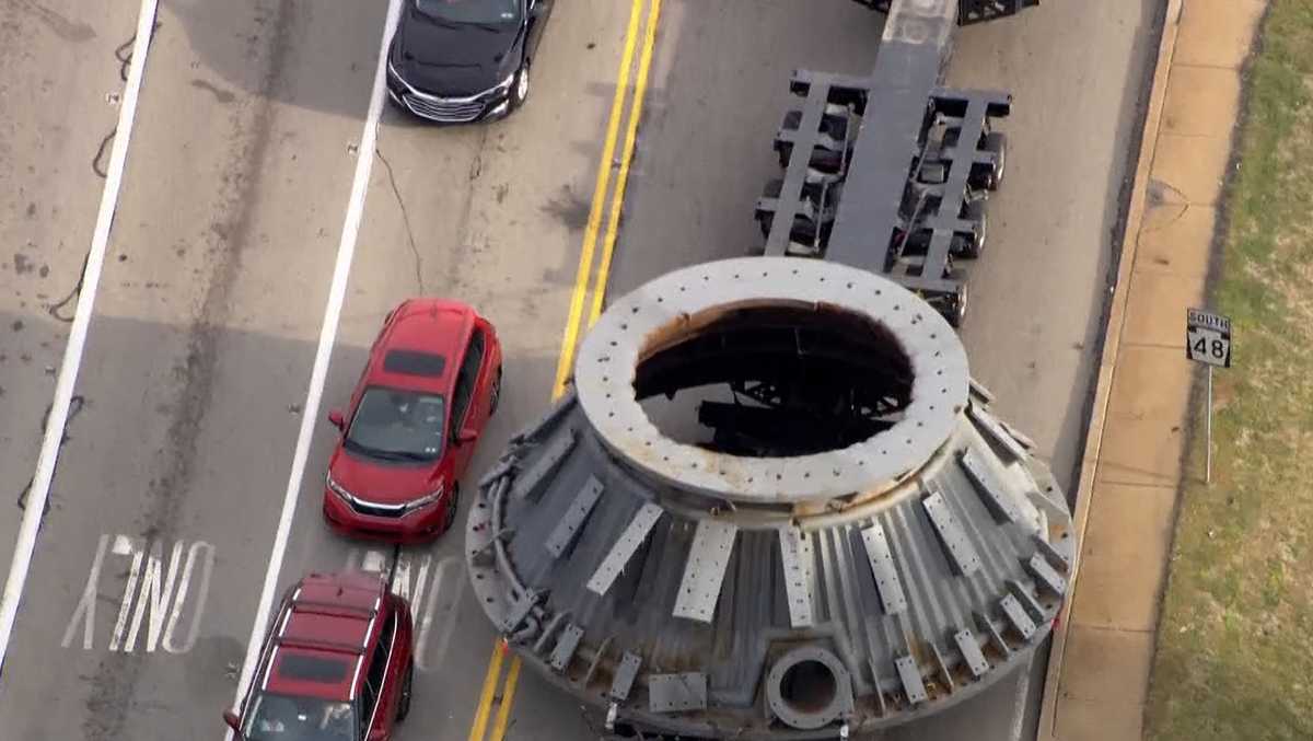 Massive superload travels through Pennsylvania