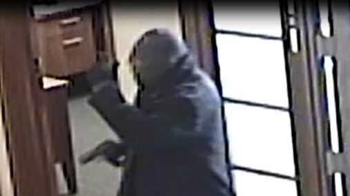 Fbi Releasing New Photos From 2019 Bank Robbery Up To 10 000 Reward