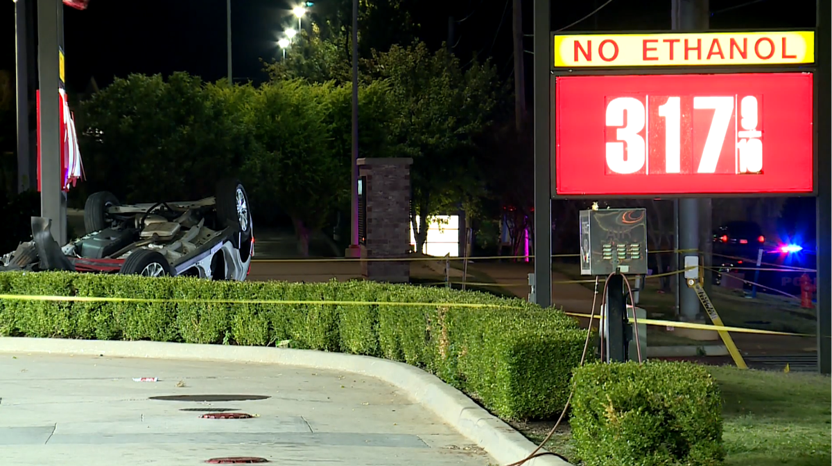 Driver dies after being struck by pursuit suspect in SW OKC Driver dies after being struck by pursuit suspect in SW OKC
