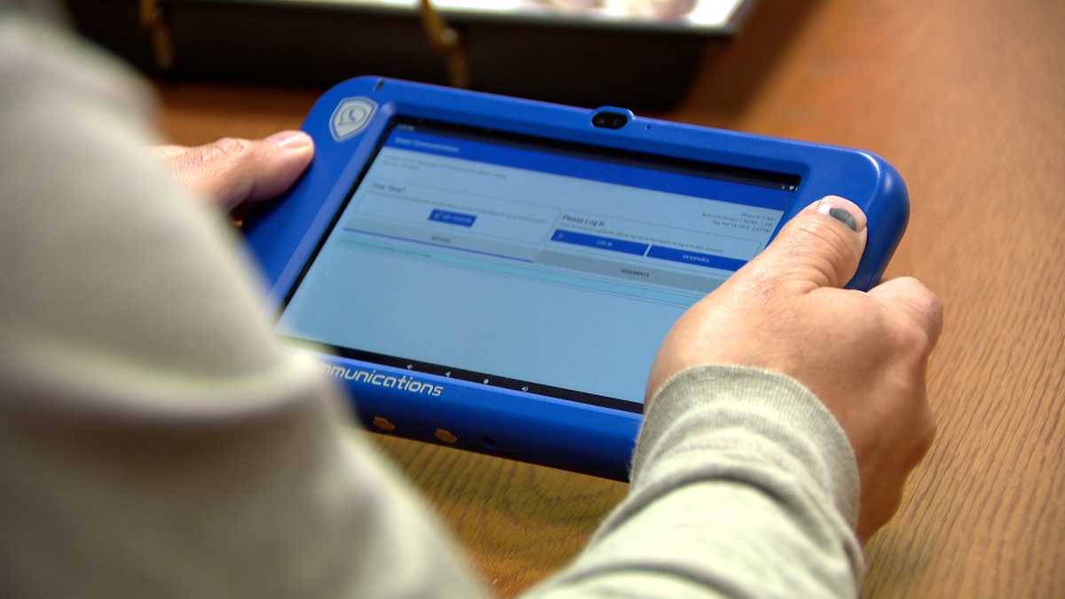 'Makes us safer': Douglas County Corrections rolls out tablets for ...