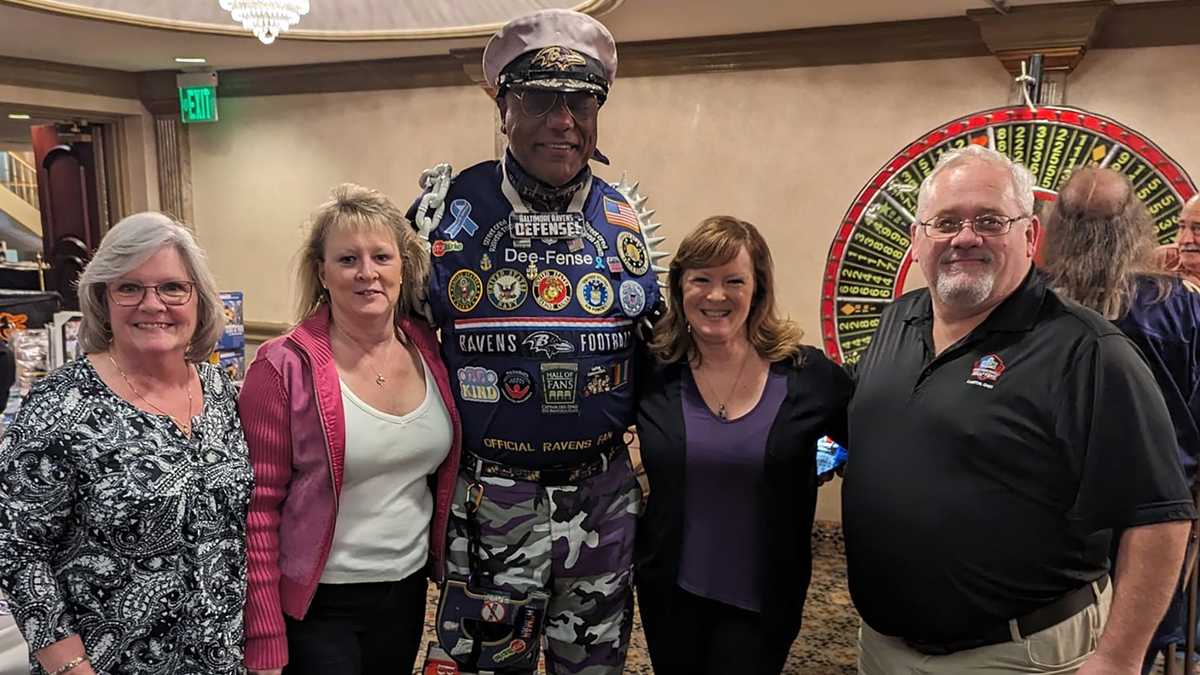 Ravens Flock remembers Captain Dee-Fense | Fan photos