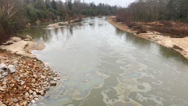 DEQ responds to motor oil spill into Tangipahoa River