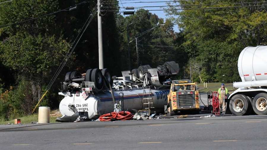 Overturned tanker truck causes closure of Highway 78 in Jasper`