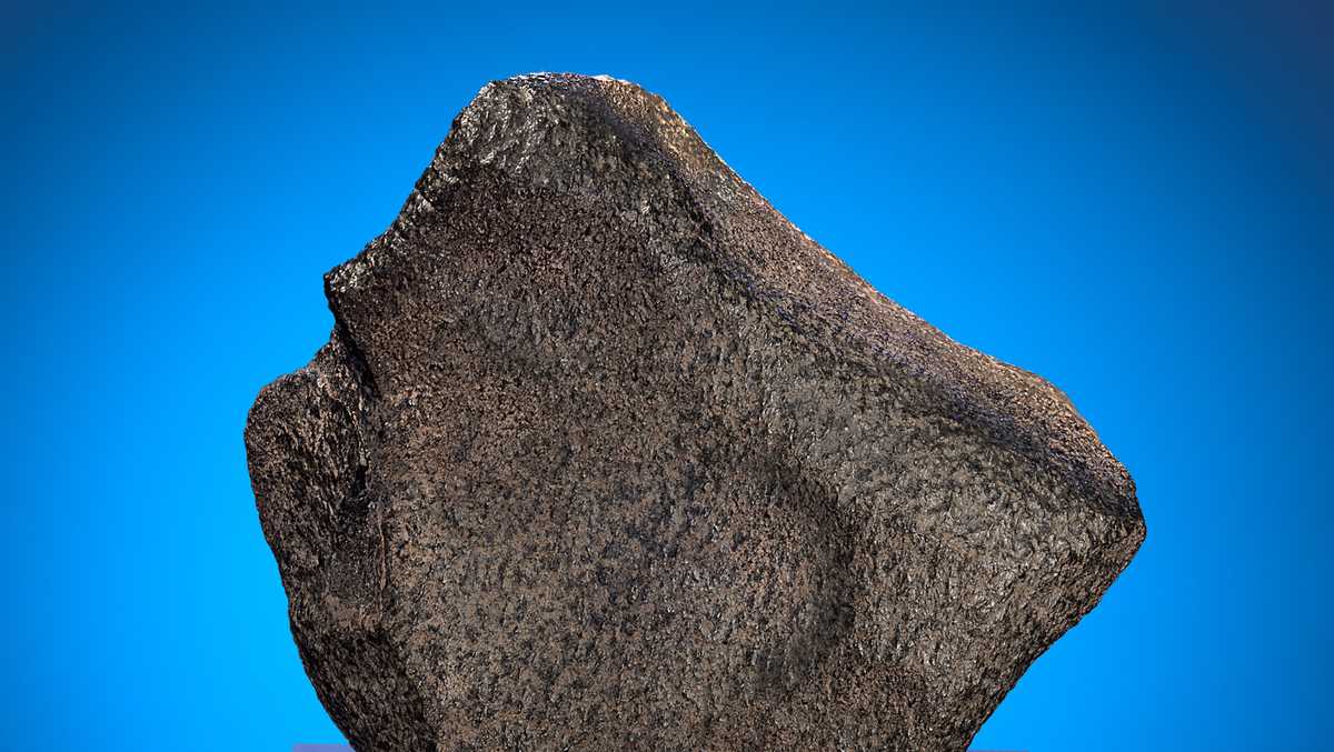 Out of this world! Mars rock on display in Maine