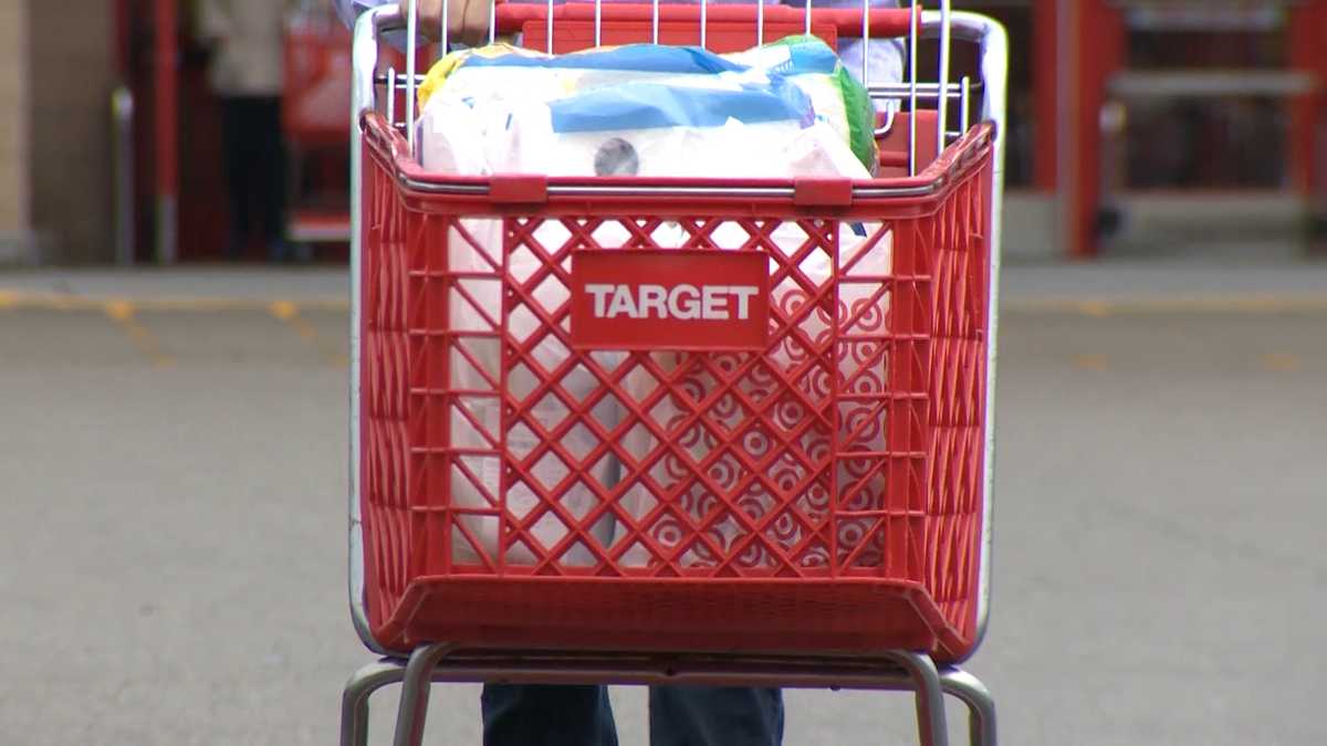 Target to boost holiday hiring by 20 percent to 120,000