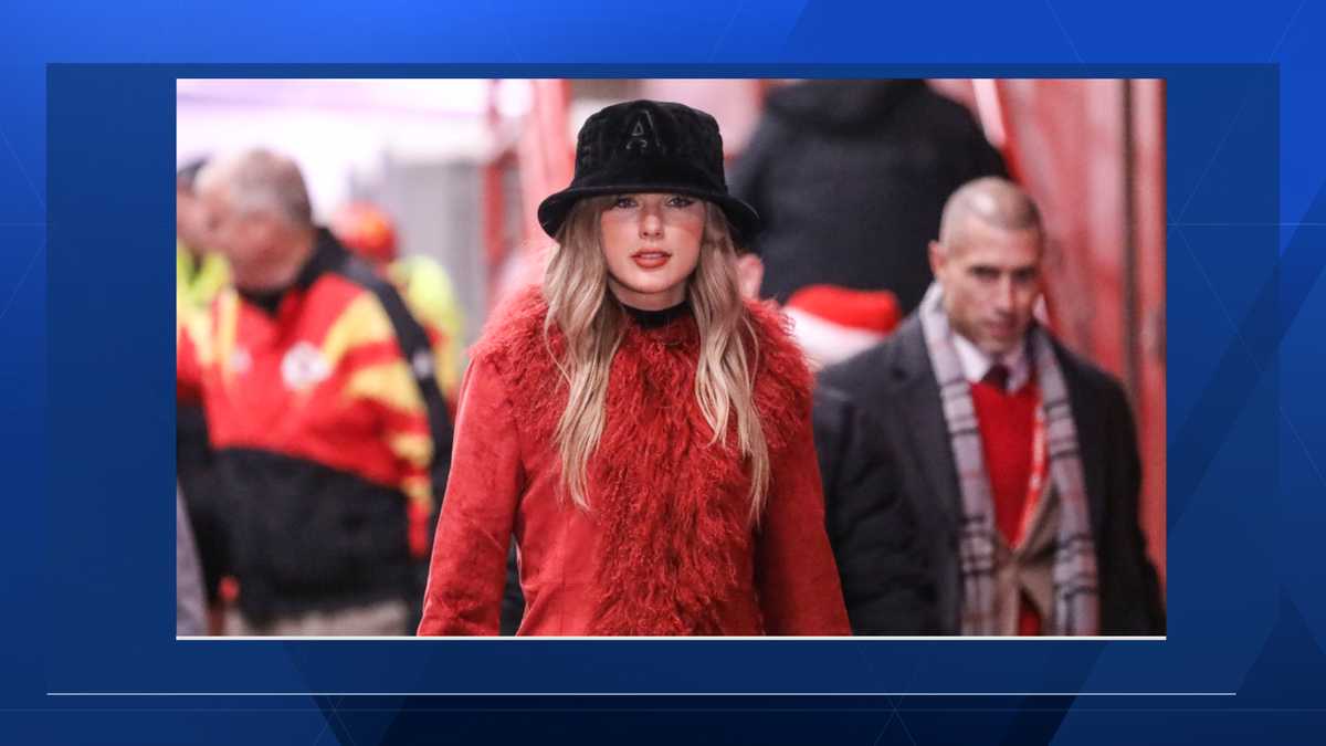 Taylor Swift donates $1 million to Feeding America