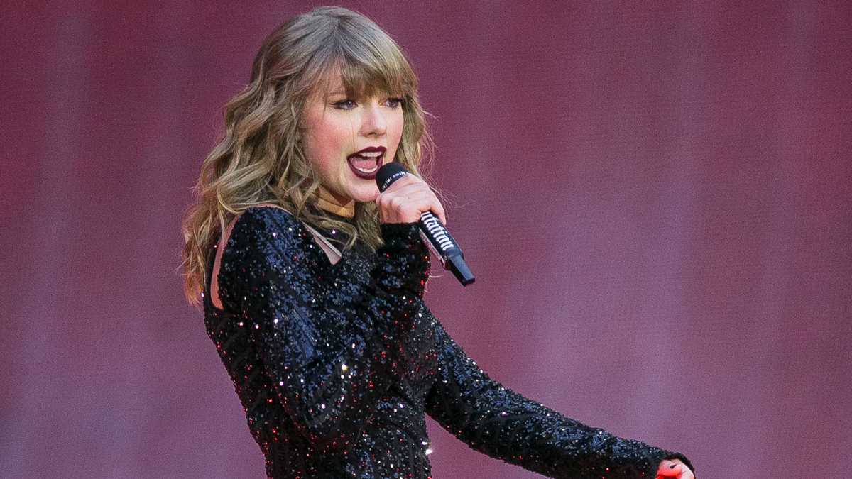 Woman Arrested Outside Taylor Swifts Beachfront Home In R I