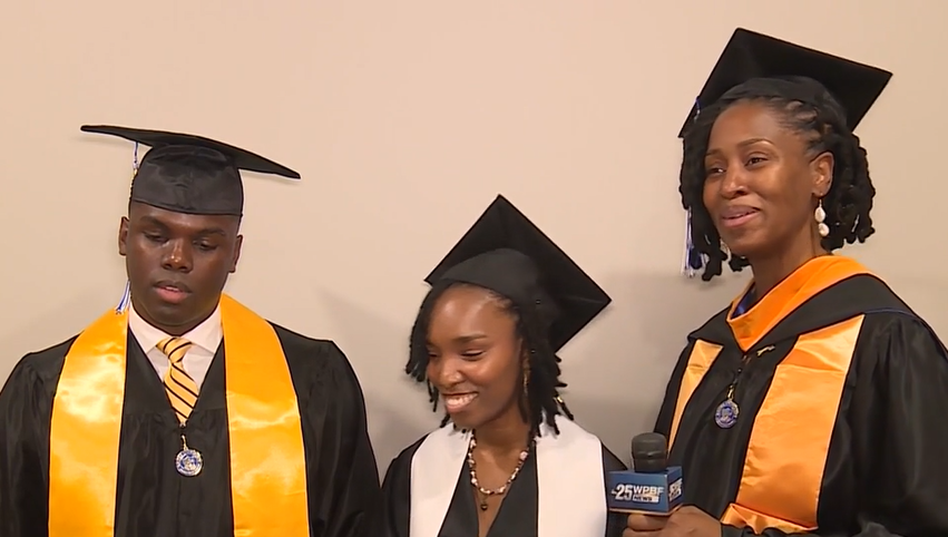 Florida family graduates from college together