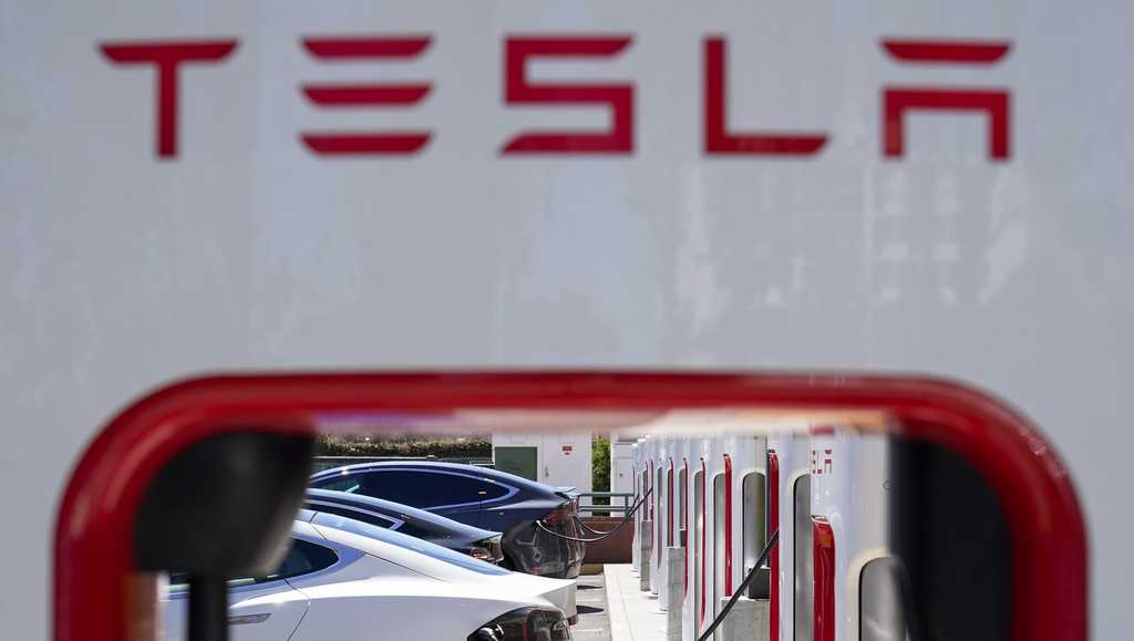 GM's electric vehicles to gain access to Tesla's charging network