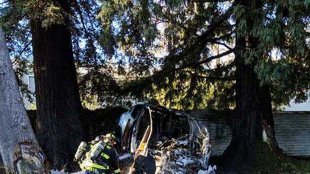 Tesla crashes into tree, catches fire in Alameda County