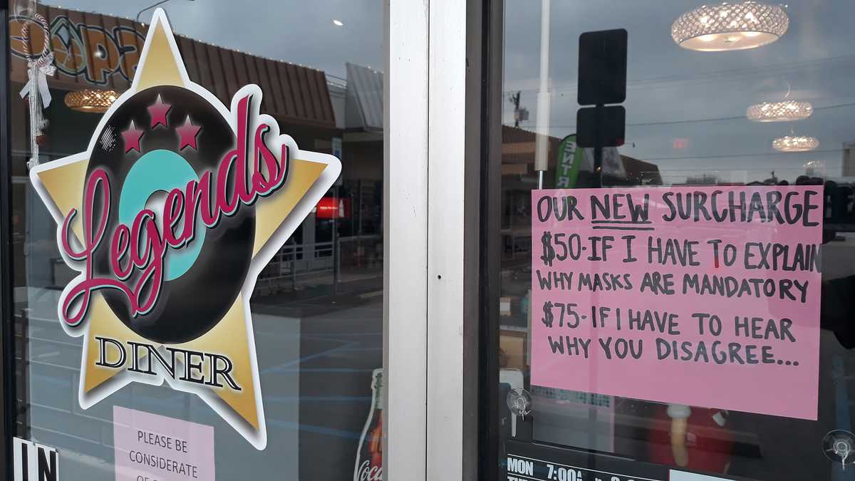 Sign at Texas restaurant threatens a $50 fee 'If I have to explain why ...