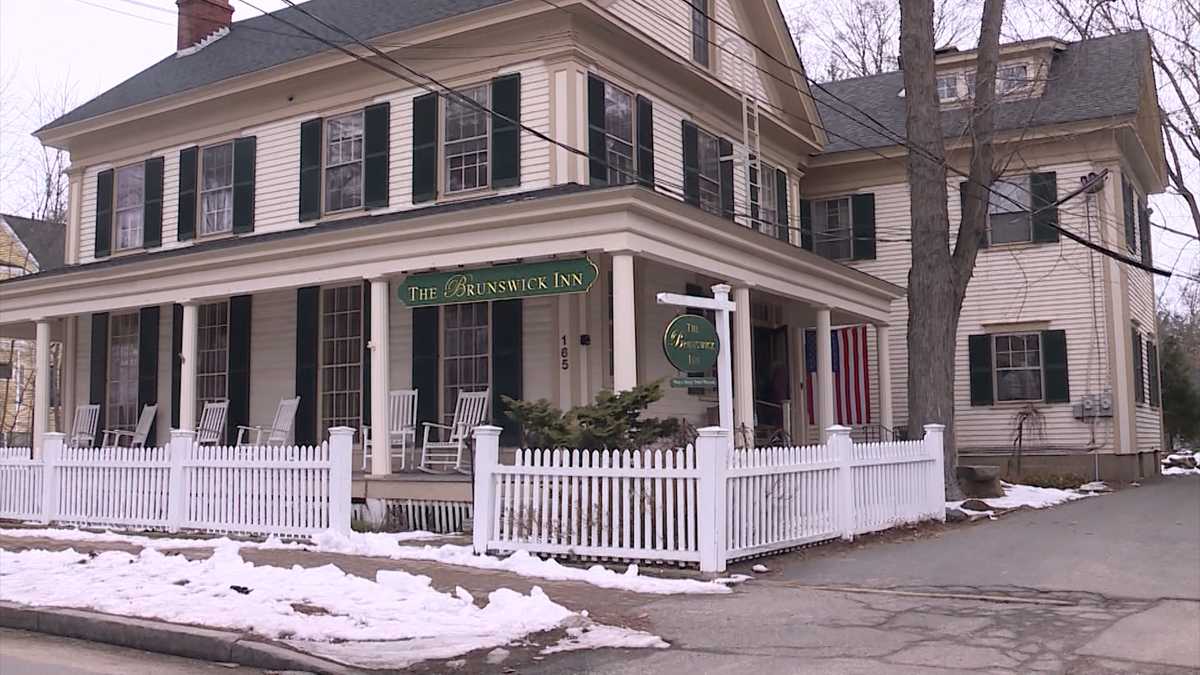 Maine inn adapts to pandemic, opens doors to college students to stay ...