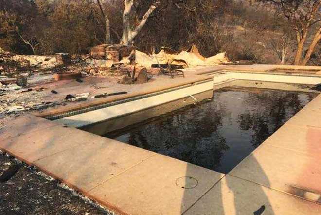 Older couples unable to escape wildfires embrace a last time