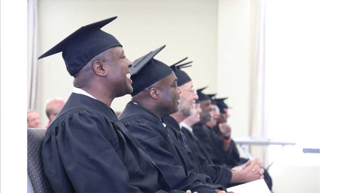 14 Alabama inmates graduate from new prison seminary program