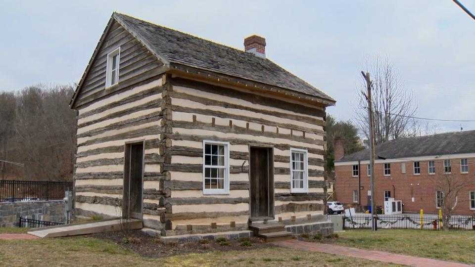 Book uncovers new details about iconic log cabin﻿