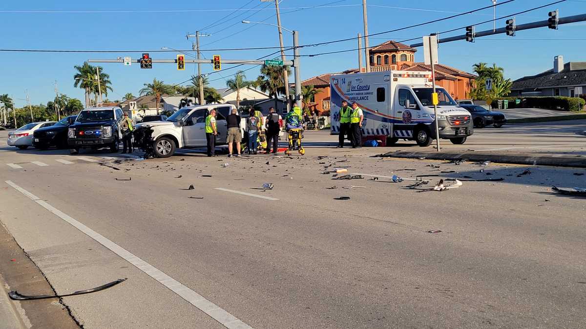 Multiple cars involved in Cape Coral crash