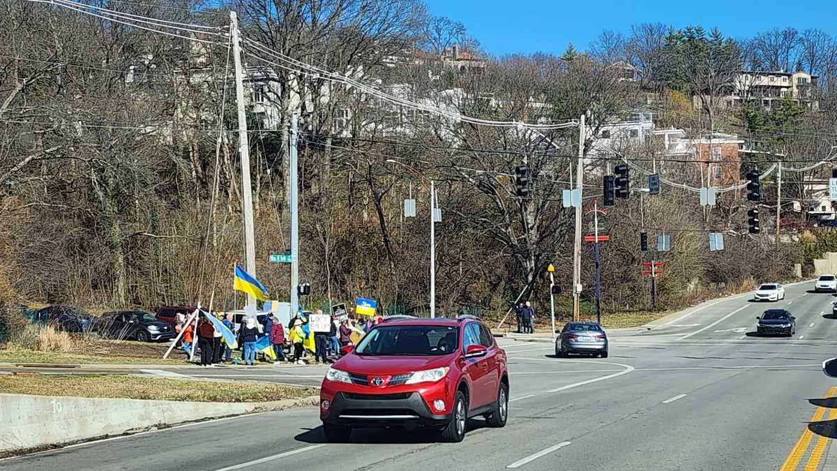 VP Vance says he was heckled, followed by pro-Ukrainian protesters ...