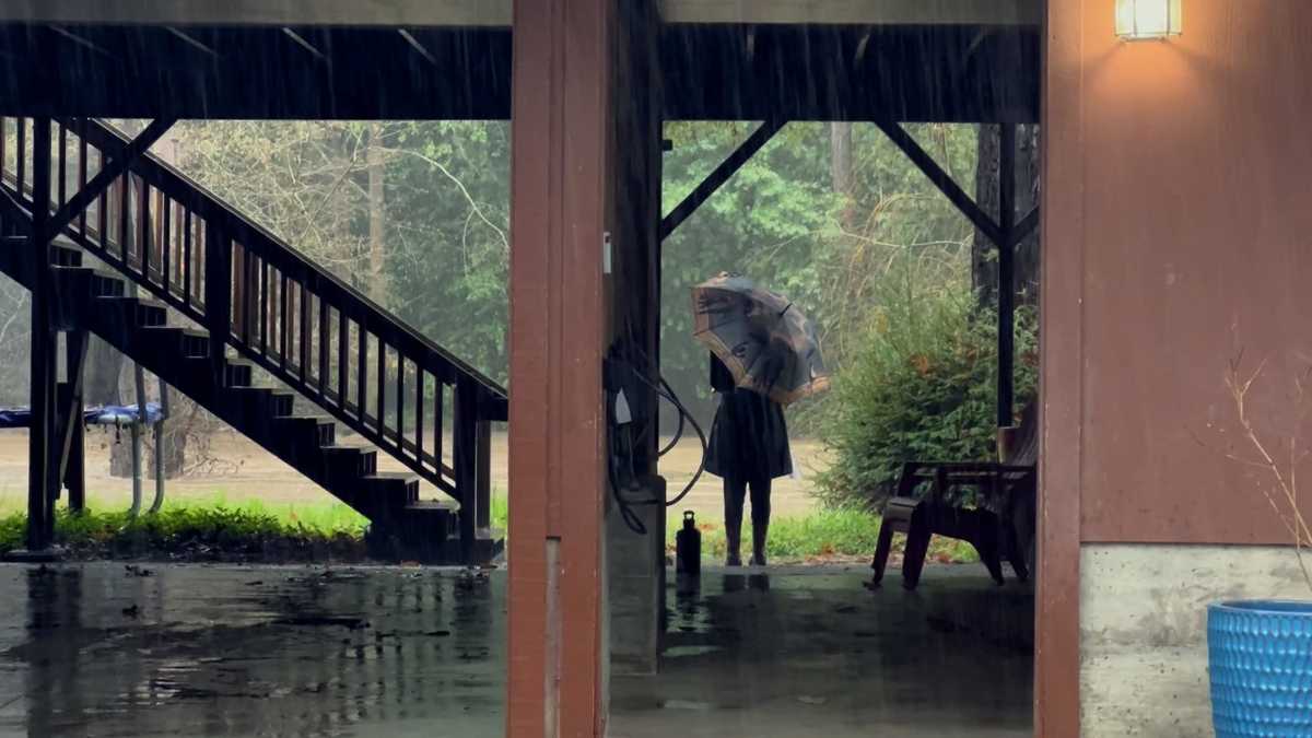 Hundreds forced to evacuate as San Lorenzo River floods nearby ...