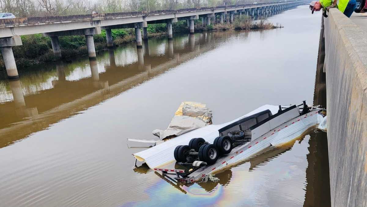 18-wheeler flipped over on I-55 southbound