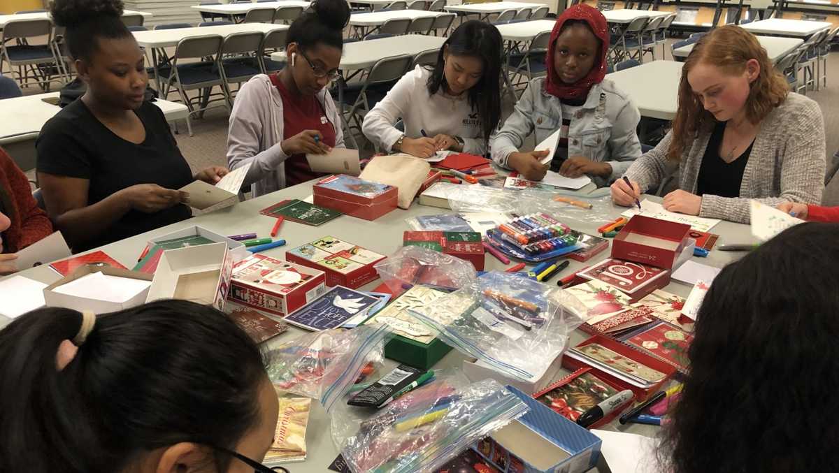 Seneca High students writing 1,000 holiday cards for overseas soldiers