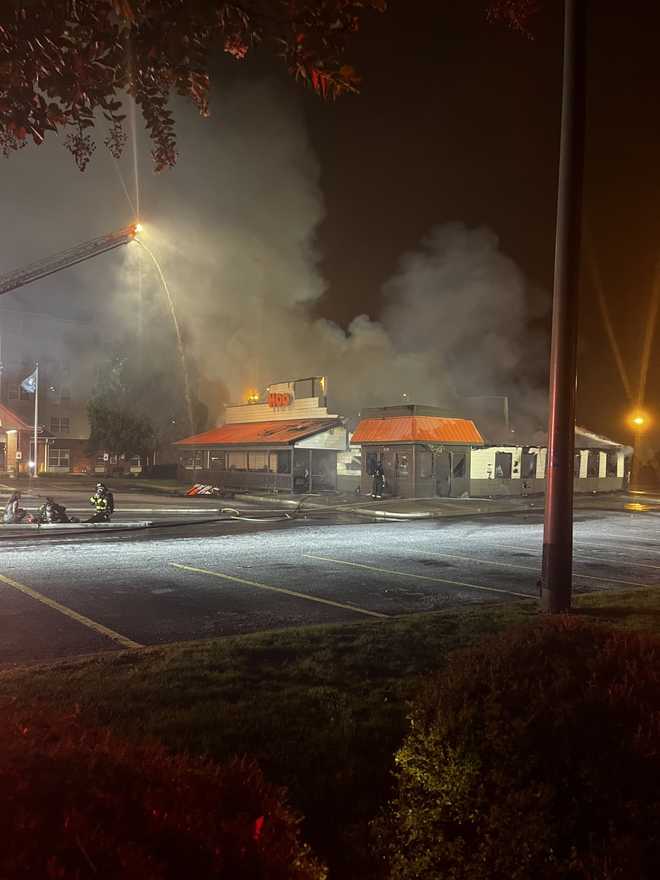 South Carolina: Hooters destroyed by fire