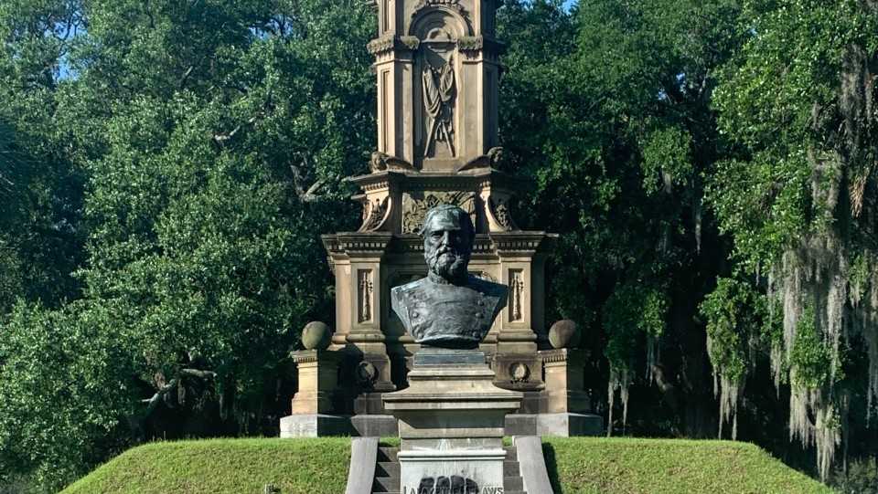 Confederate monument vandalized overnight at Forsyth Park