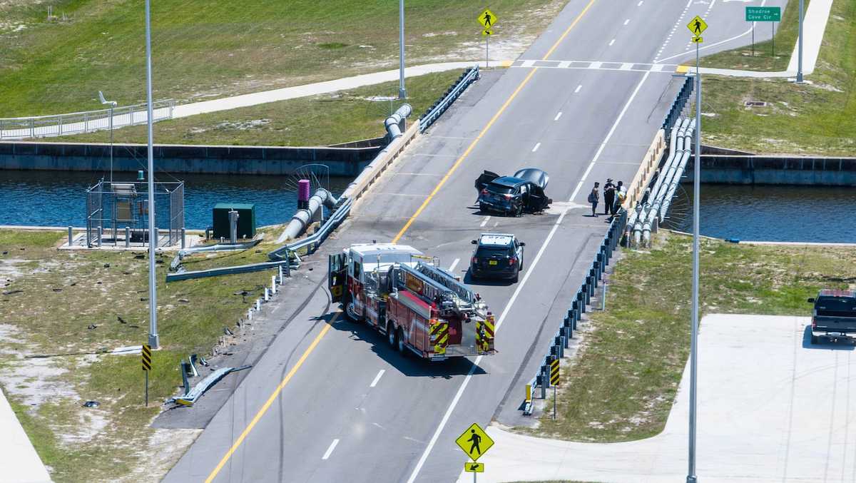 Car crashes into guardrail in Cape Coral