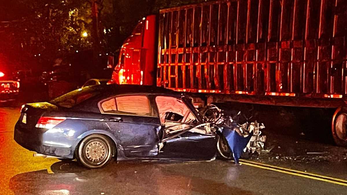 At least one person in the hospital following crash in Pittsburgh
