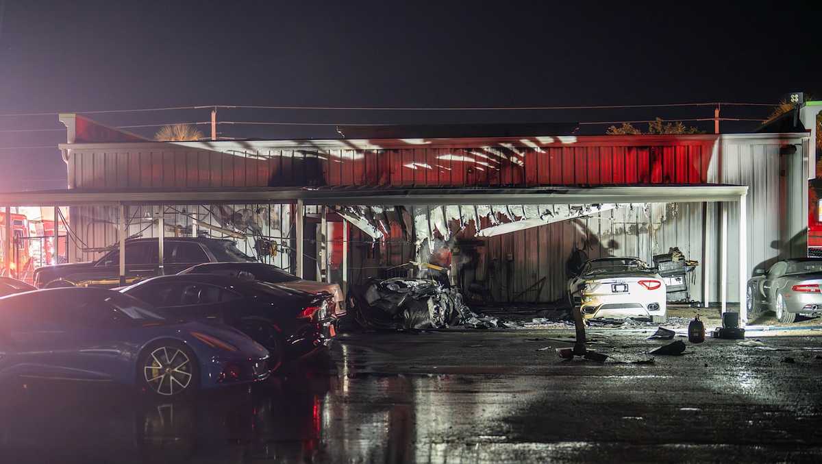 Naples business damaged after fire Sunday morning