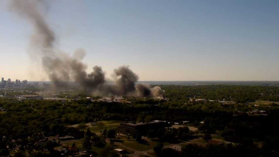 Tire fire sends smoke drifting across section of KC